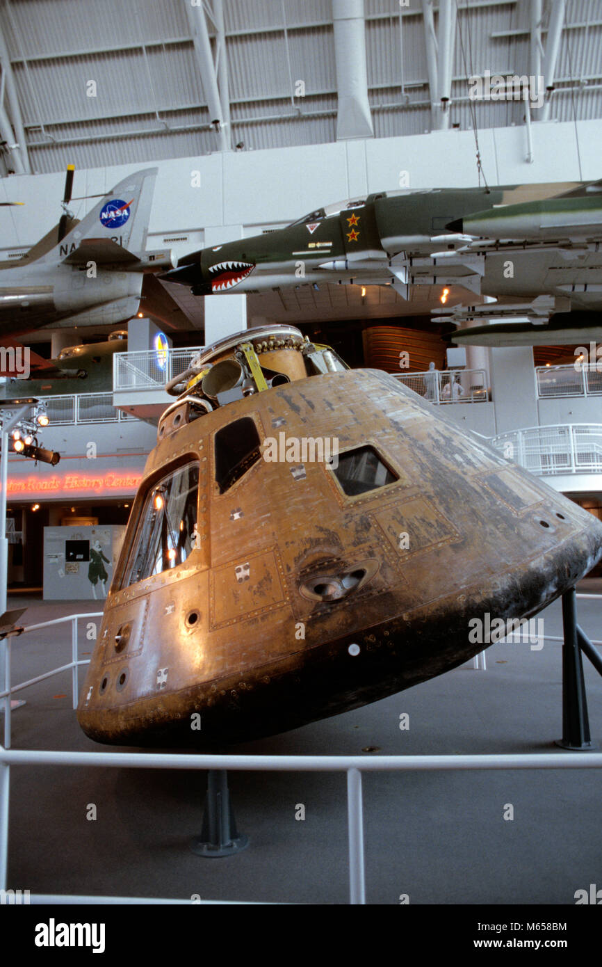 Apollo command module interior -Fotos und -Bildmaterial in hoher ...