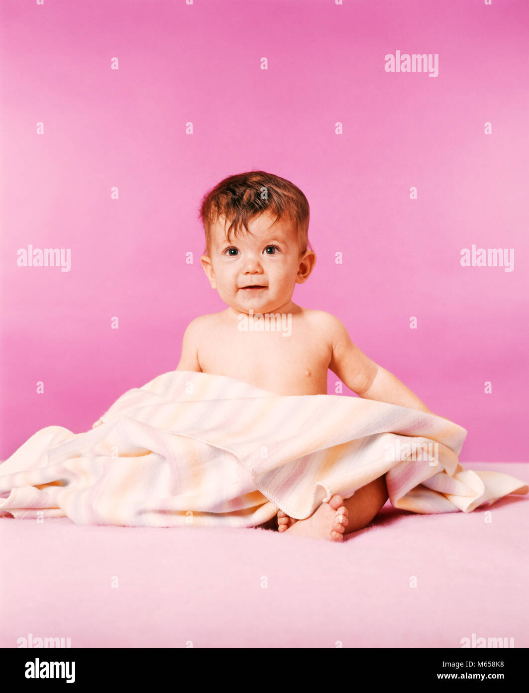 Weiblich kinder kinder baby babys kind kinder -Fotos und -Bildmaterial ...