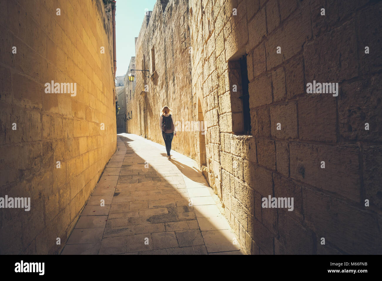 Die engen Gassen der Altstadt von Mdina. Touristische wandern. Typische ...