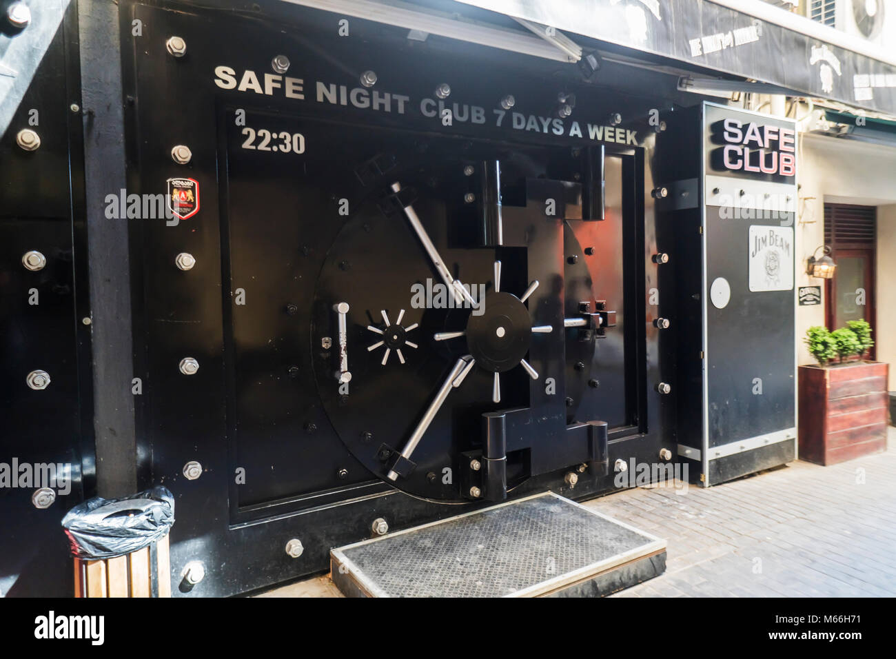 Clubbing strip -Fotos und -Bildmaterial in hoher Auflösung – Alamy