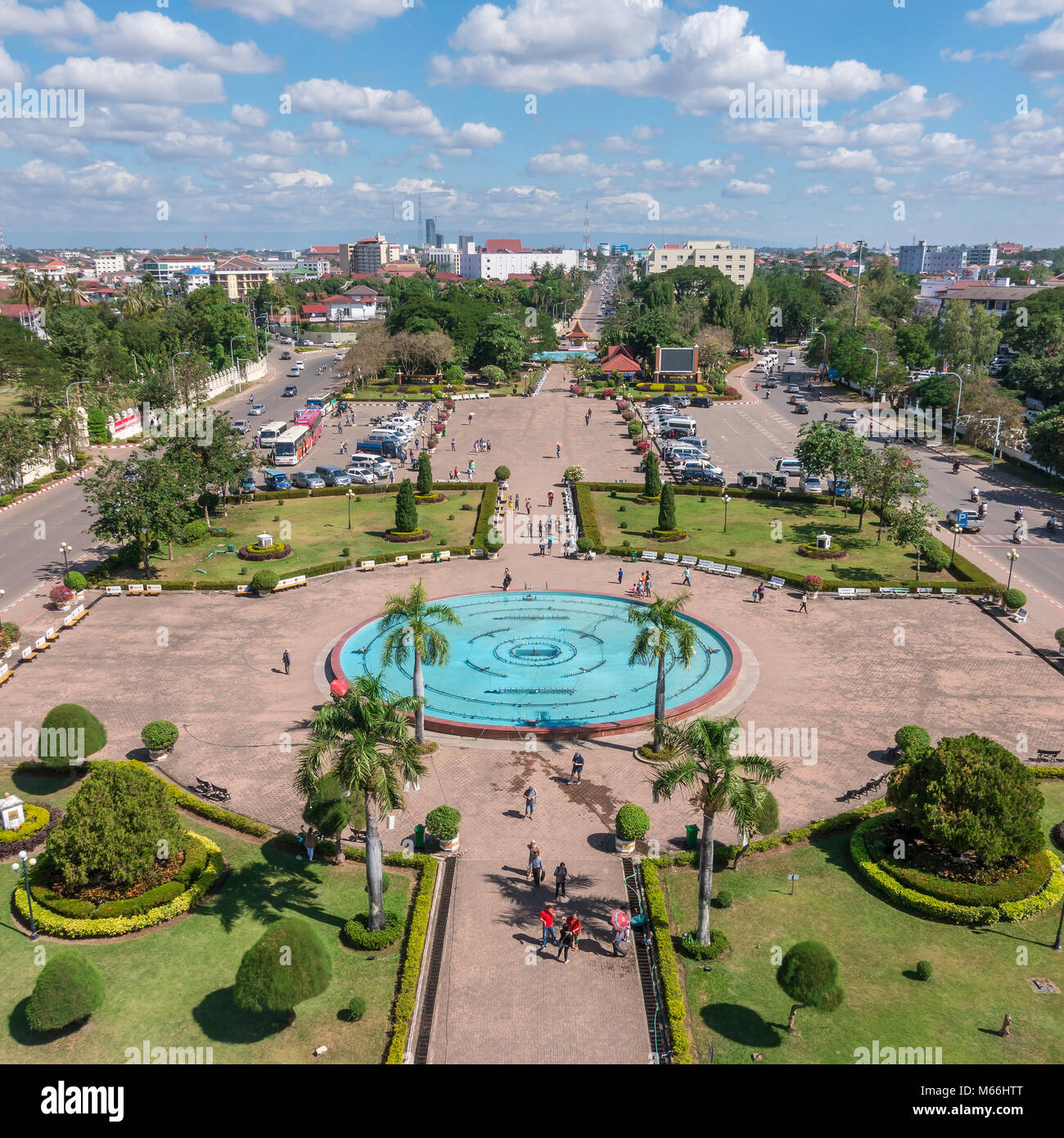Blick von patuxay tor -Fotos und -Bildmaterial in hoher Auflösung – Alamy