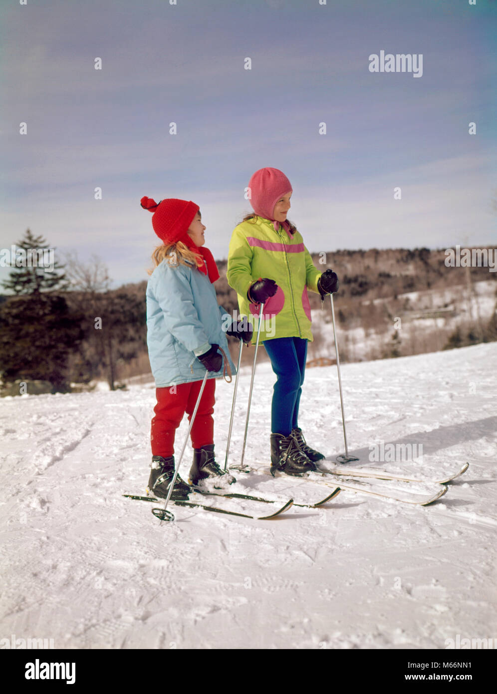 Skiing 1970s -Fotos und -Bildmaterial in hoher Auflösung – Alamy