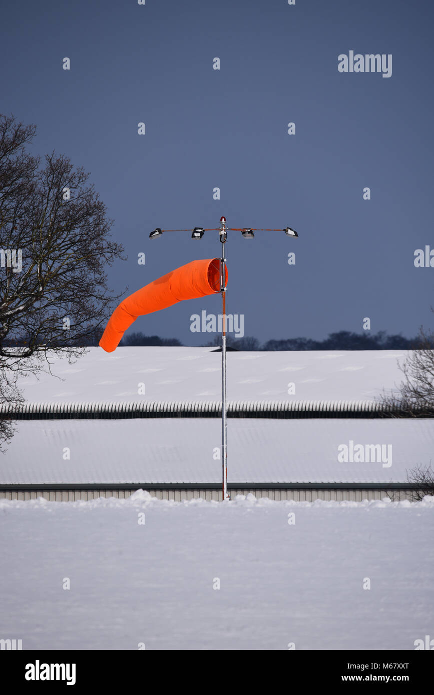 Windsack wind socke -Fotos und -Bildmaterial in hoher Auflösung – Alamy
