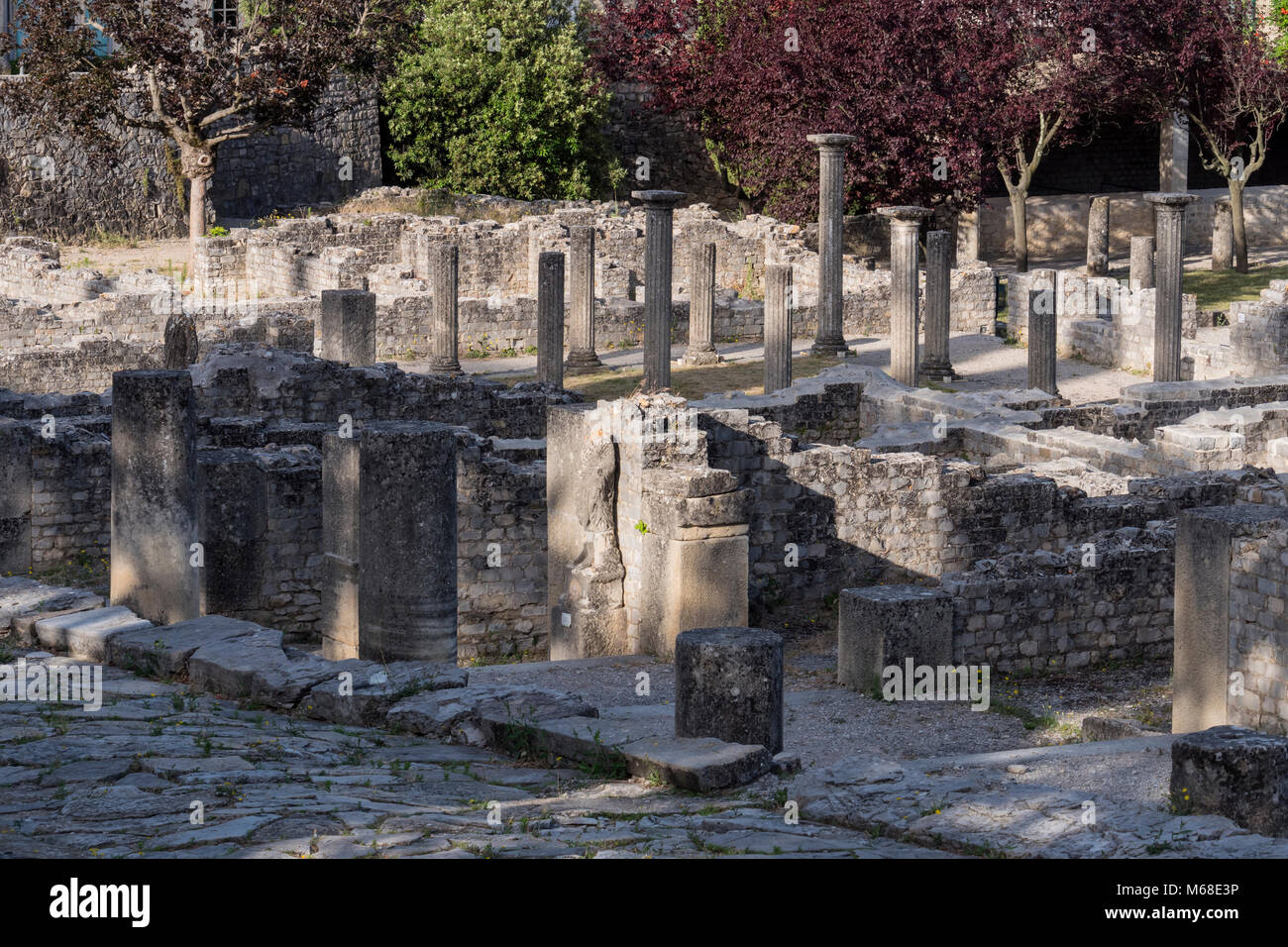 Provence roman ruins -Fotos und -Bildmaterial in hoher Auflösung – Alamy
