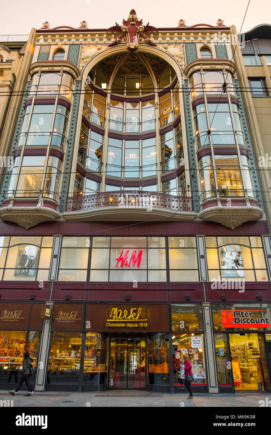 Switzerland department store -Fotos und -Bildmaterial in hoher ...