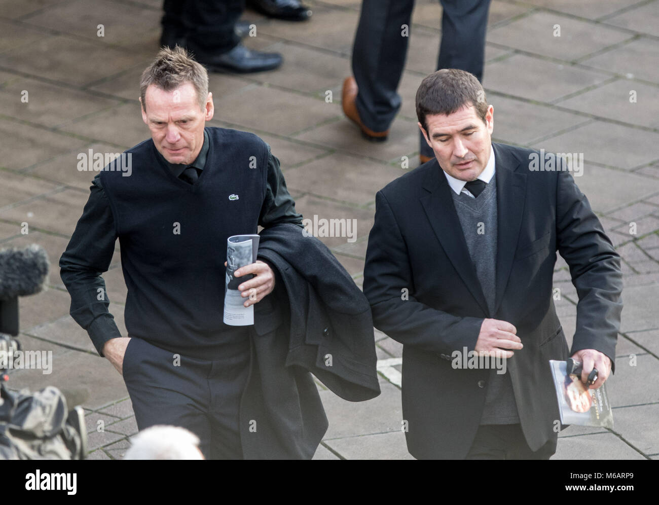 Verlasse die kirche -Fotos und -Bildmaterial in hoher Auflösung – Alamy