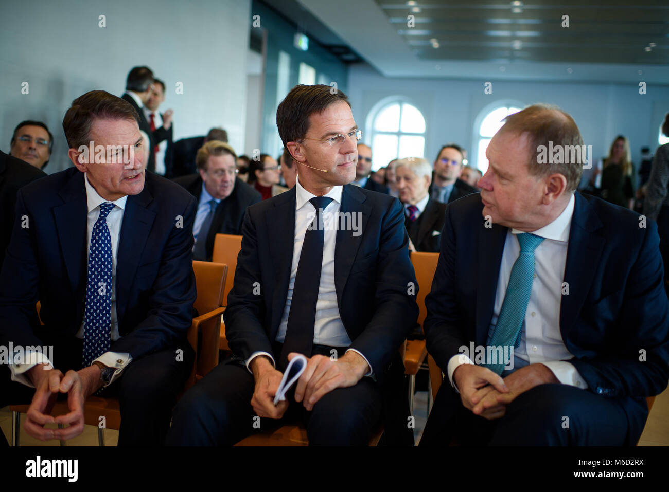 02 März 2018, Deutschland, Berlin: Gestapo-kommissar Kingma (L-R), Botschafter der Niederlande ...