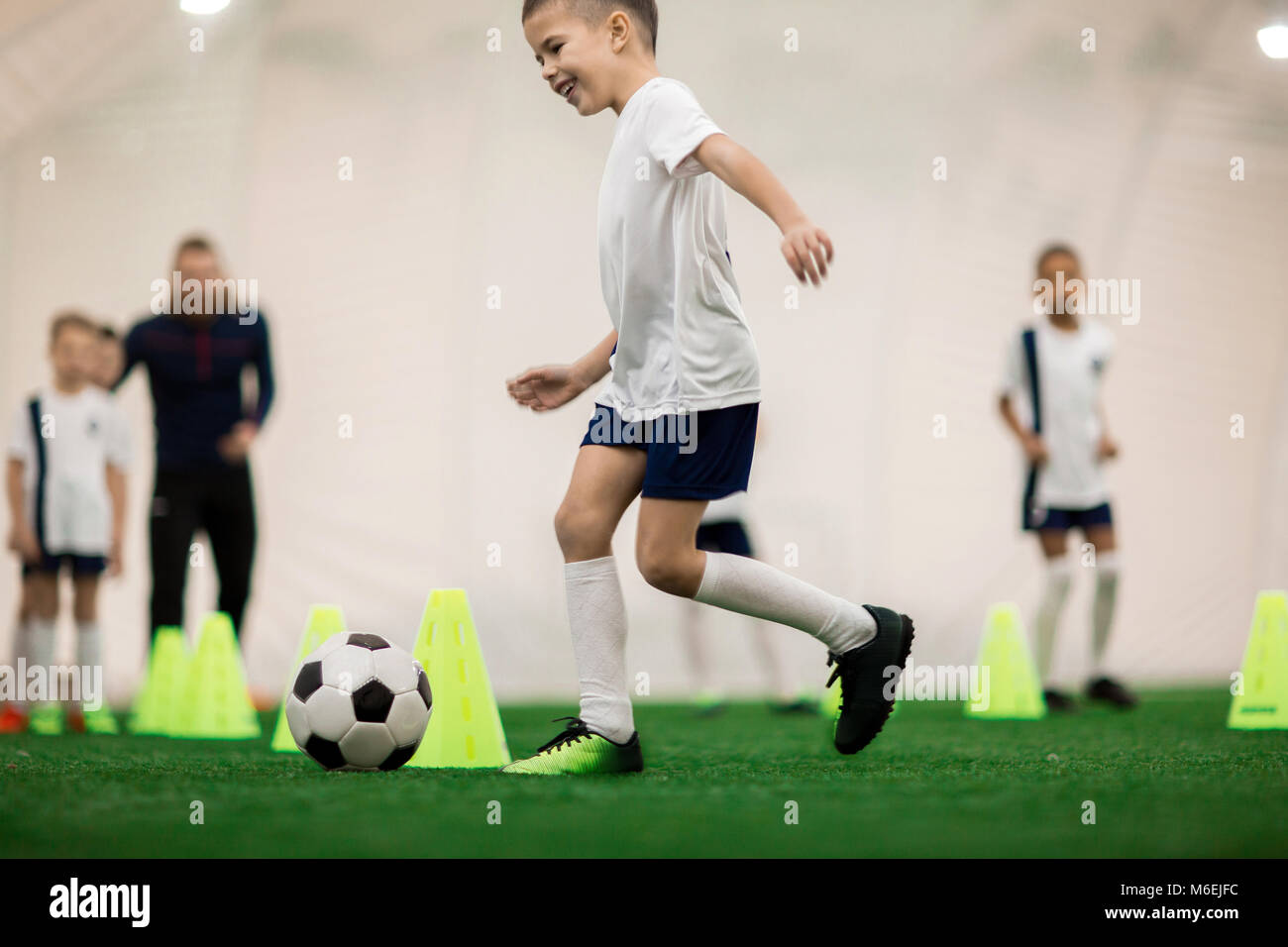 Bewegende ballsportarten -Fotos und -Bildmaterial in hoher Auflösung ...