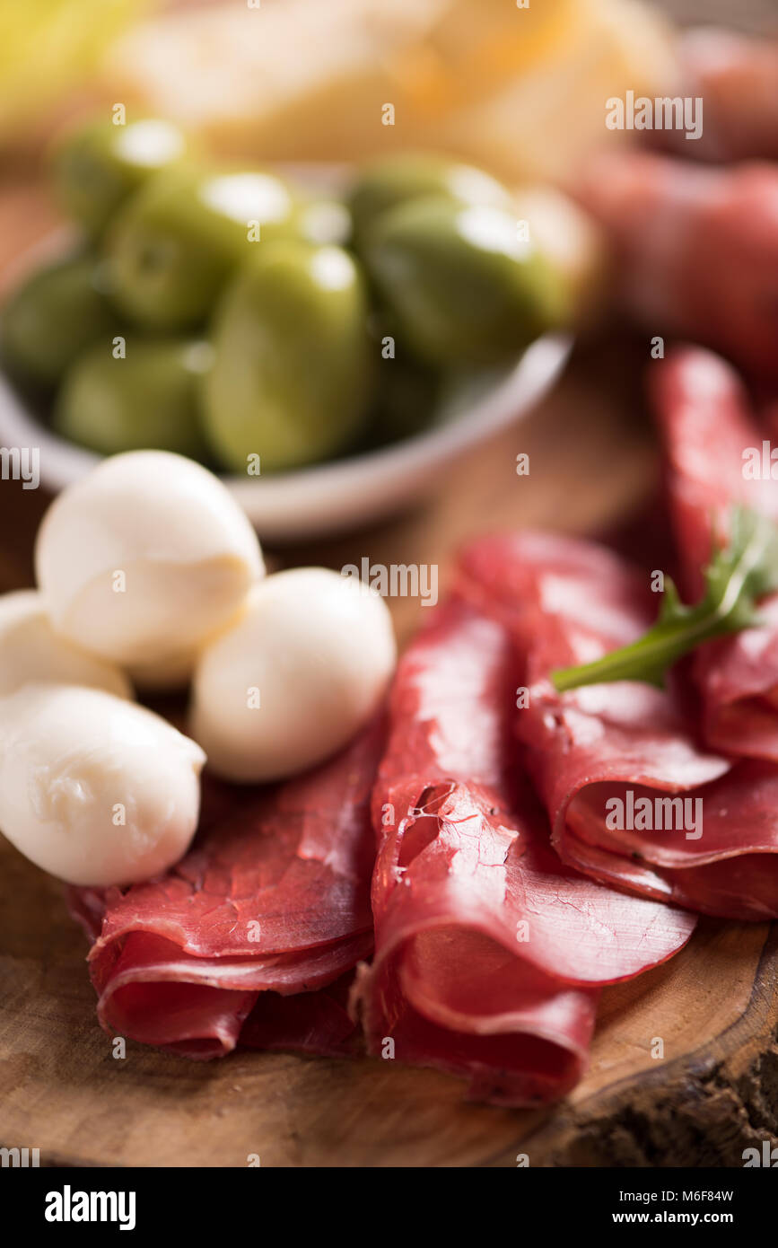 Antipasti catering platte mit speck -Fotos und -Bildmaterial in hoher ...