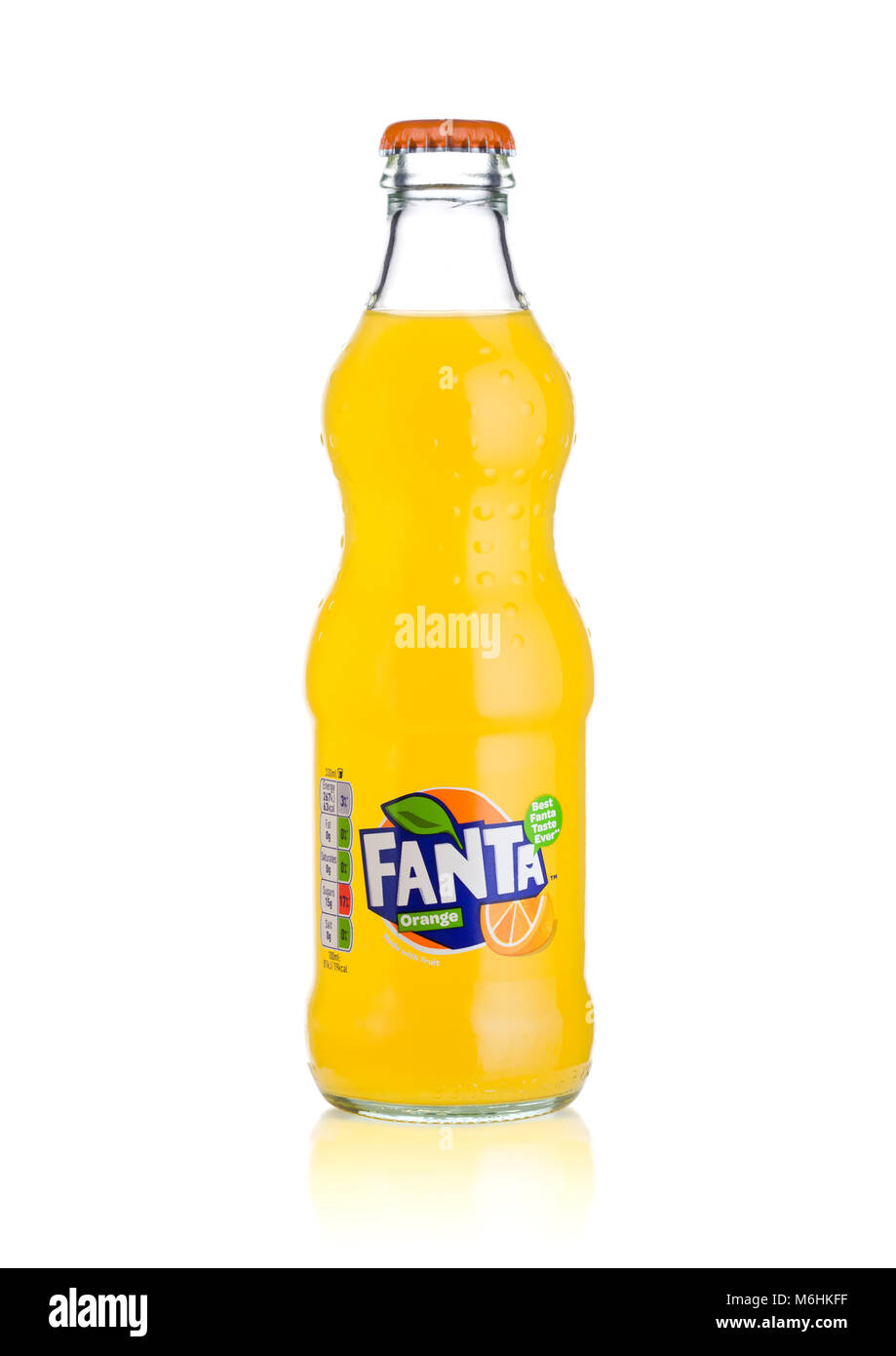 LONDON, UK, 01. MÄRZ 2018: Glas Flasche Fanta Orange Soft drink auf ...