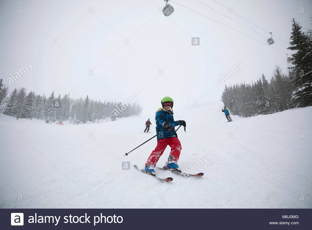 Ski volle geschwindigkeit -Fotos und -Bildmaterial in hoher Auflösung ...