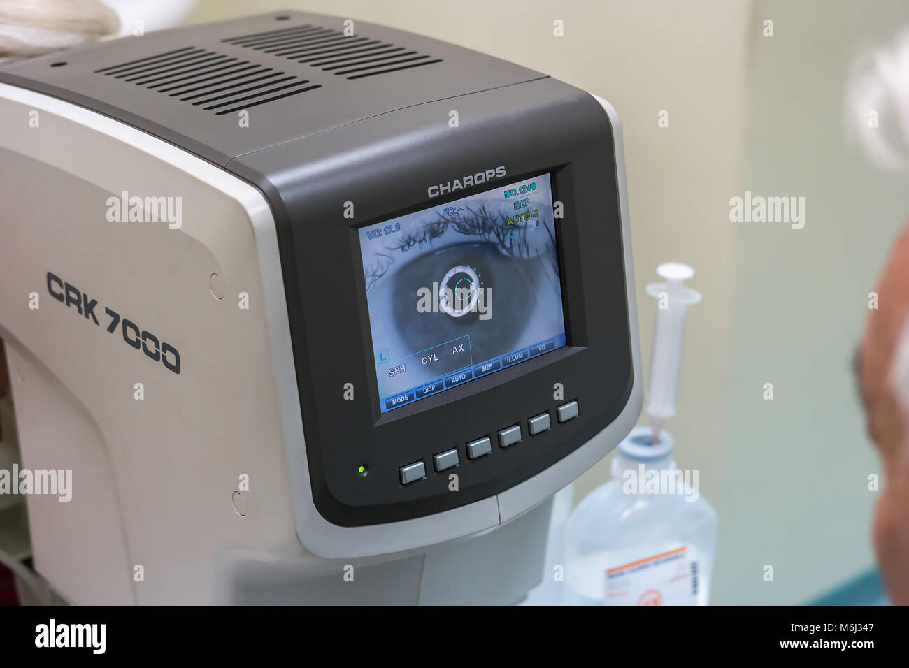 Zrenjanin, Serbien, Februar 2018: Charops CRK-7000 Auto Ref. Ein ...