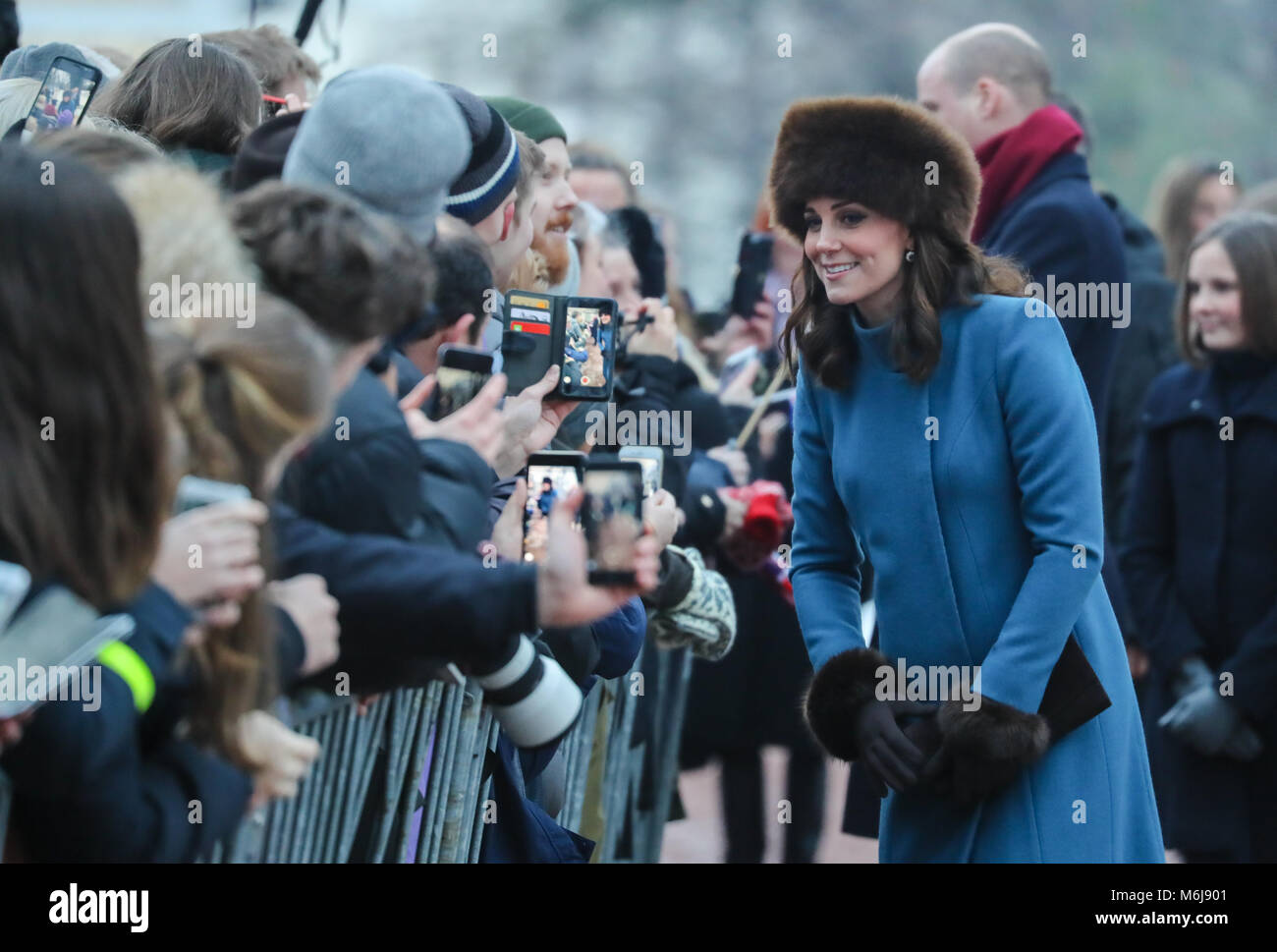 Der Herzog und die Herzogin von Cambridge besuchen sie die Prinzessin ...