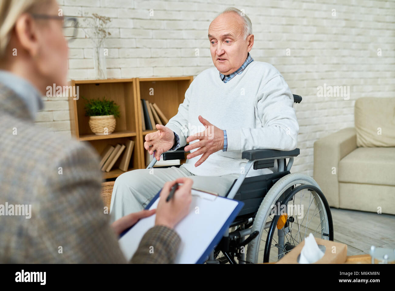 Behinderte behindert -Fotos und -Bildmaterial in hoher Auflösung – Alamy