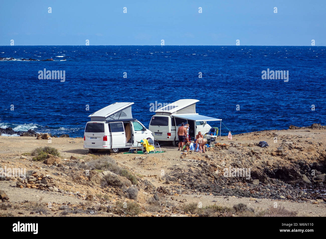 Wohnmobil am strand -Fotos und -Bildmaterial in hoher Auflösung – Alamy