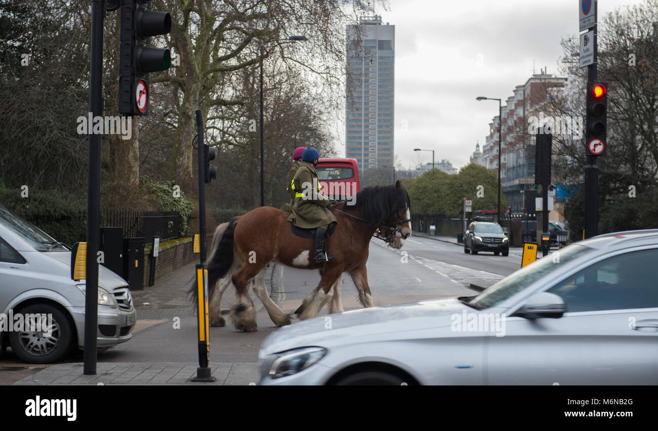 Alexandra gate hyde park -Fotos und -Bildmaterial in hoher Auflösung ...