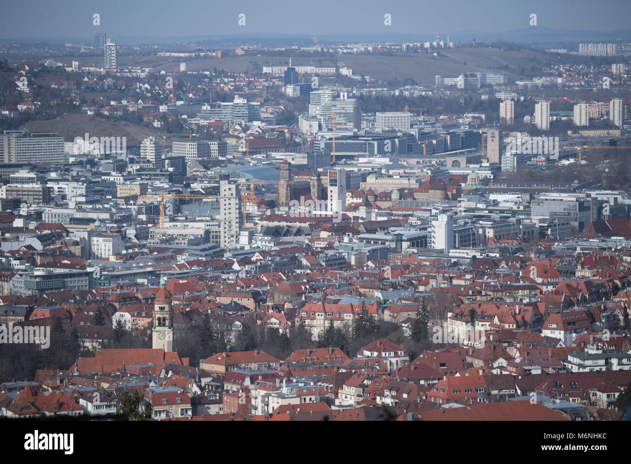 05 März 2018, Deutschland, Stuttgart: Überblick über die Innenstadt von ...