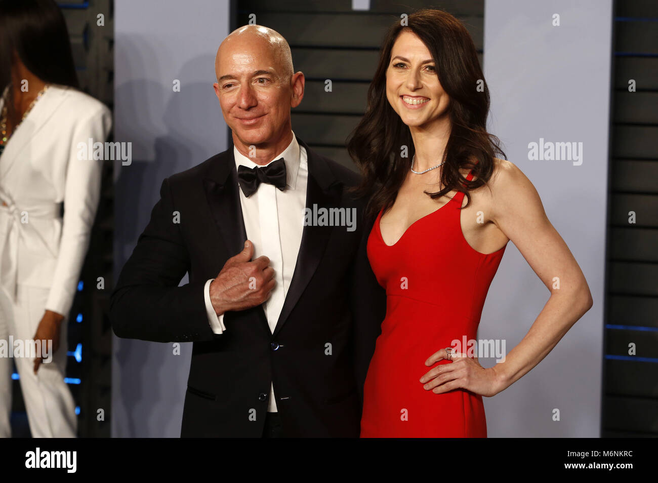 Amazon CEO Jeff Bezos und MacKenzie Bezos an der 2018 Vanity Fair Oscar ...