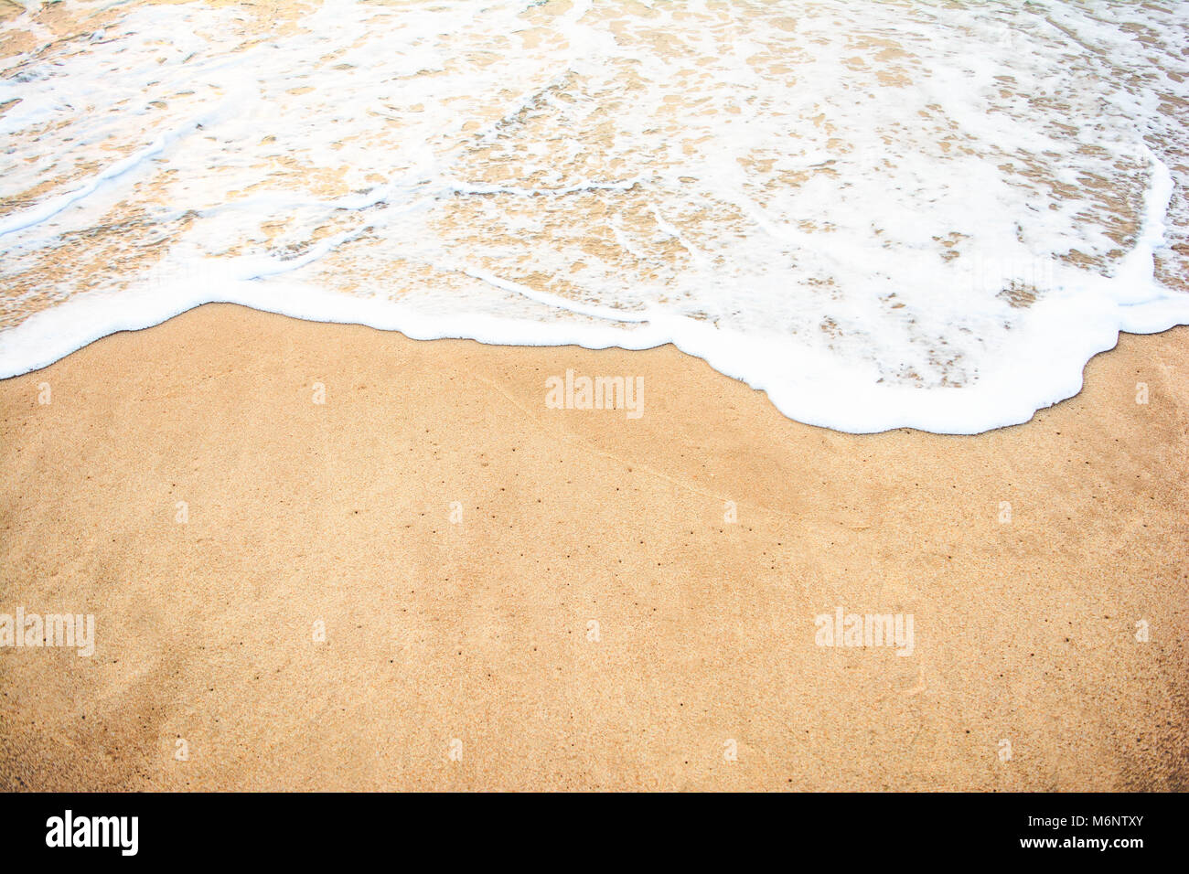 Nasser sand am strandwasserrand -Fotos und -Bildmaterial in hoher ...