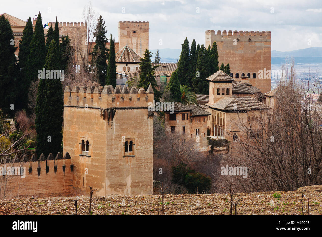 Granada, Andalusien, Spanien - 24. Januar 2010: Alhambra Türme und ...
