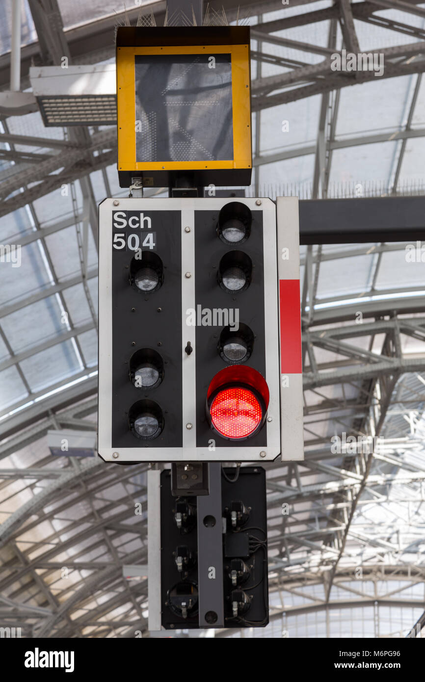 Automatische Ampel Stockfotos und -bilder Kaufen - Alamy