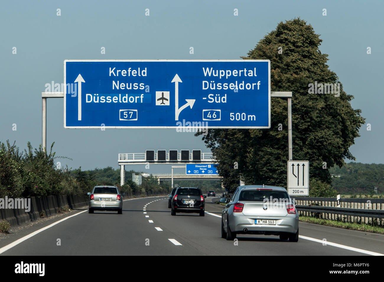 Frankfurt, Deutschland 29.09.2017 Deutsche Autobahn Autobahn blau ...
