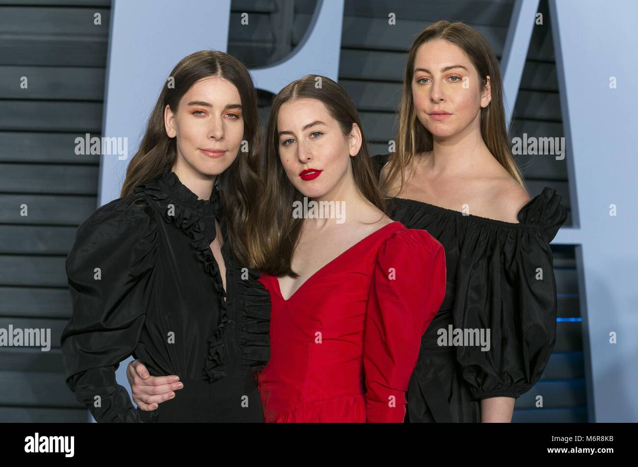 Beverly Hills, USA. 04 Mär, 2018. Danielle Haim, Alana Haim und Este ...