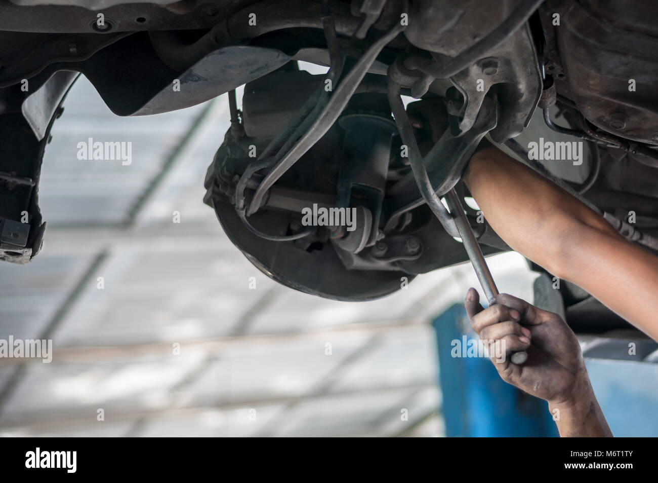 Unter Dem Auto Stockfotos und -bilder Kaufen - Alamy