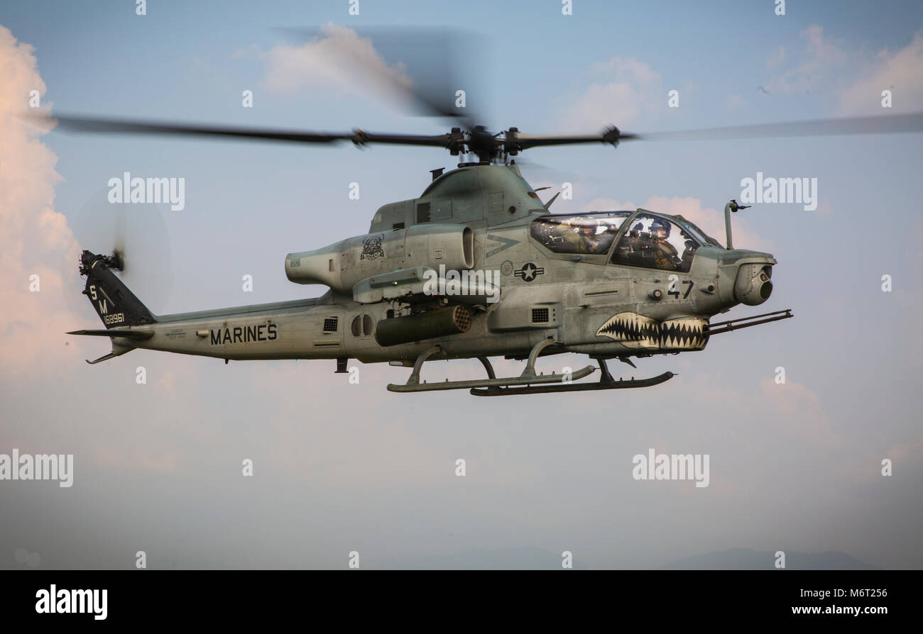 Ah 1z Viper Cobra Attack Helicopter Fotos Und Bildmaterial In Hoher