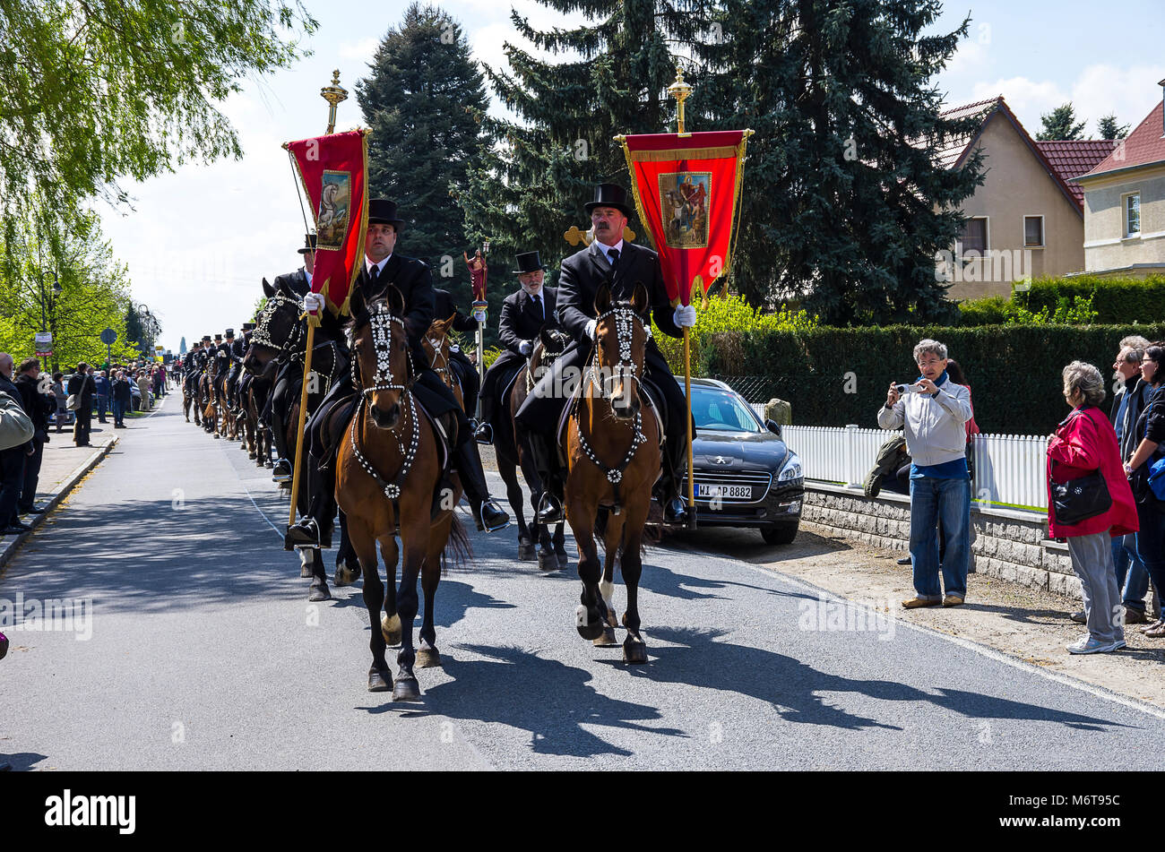 Osterreiten sorben -Fotos und -Bildmaterial in hoher Auflösung – Alamy