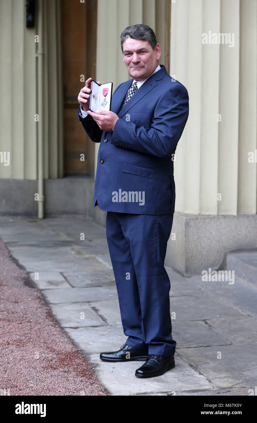 David Steenvoorden mit seinem mbe Medaille nach einer ordensverleihung ...
