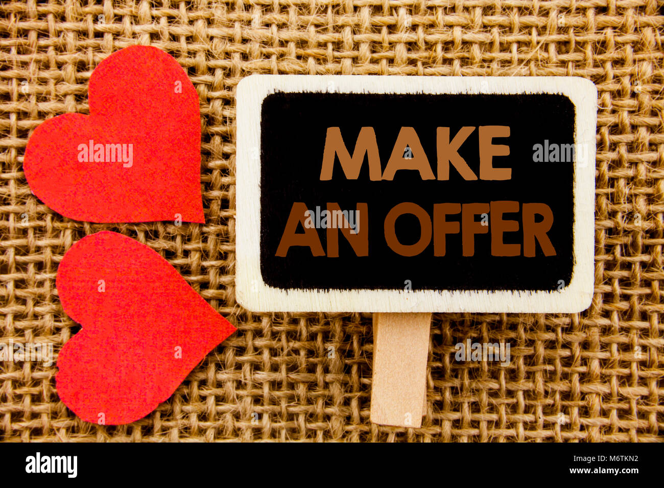 Konzeptionelle hand Text zeigt ein Angebot machen. Business foto ...