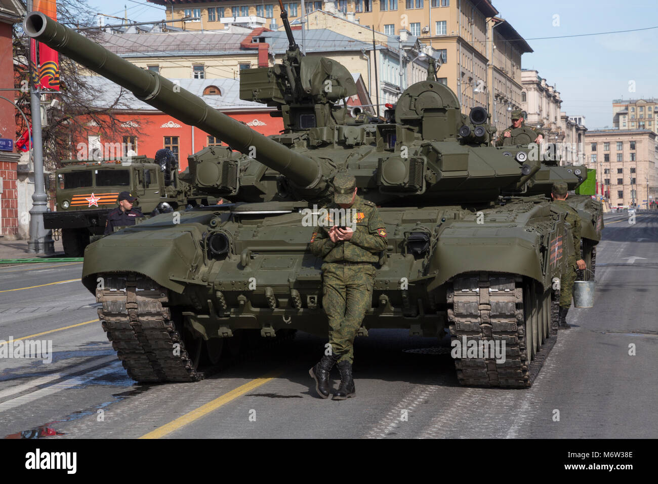 Panzer T-90A vor dem Start der Tag des Sieges Militärparade auf dem ...
