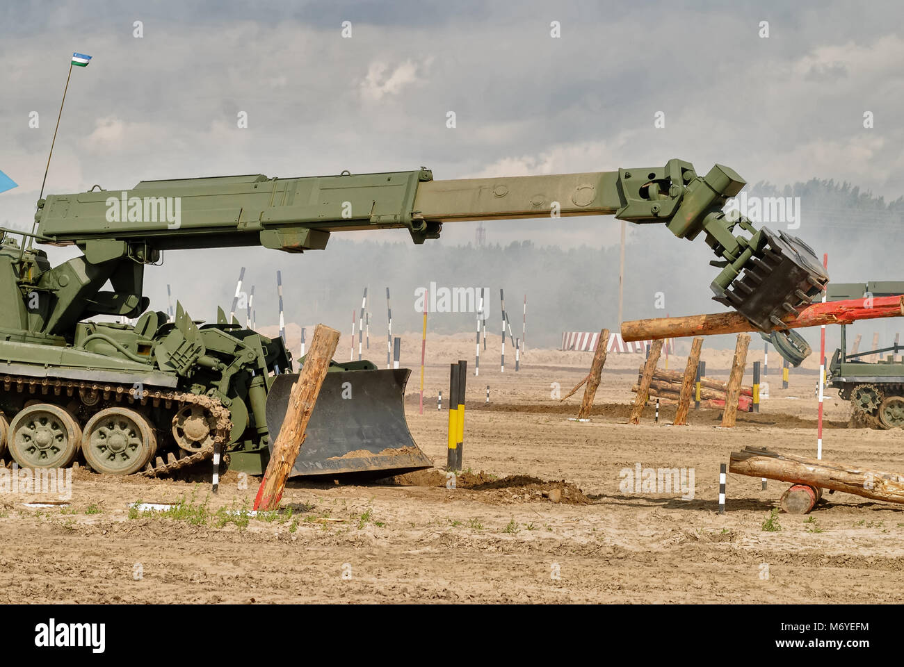 Armoured Vehicle Armoured Engineer Vehicle Stockfotos & Armoured ...