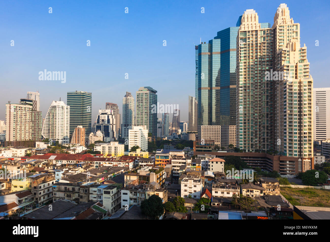 Kontrast zwischen arm und reich -Fotos und -Bildmaterial in hoher Auflösung – Alamy
