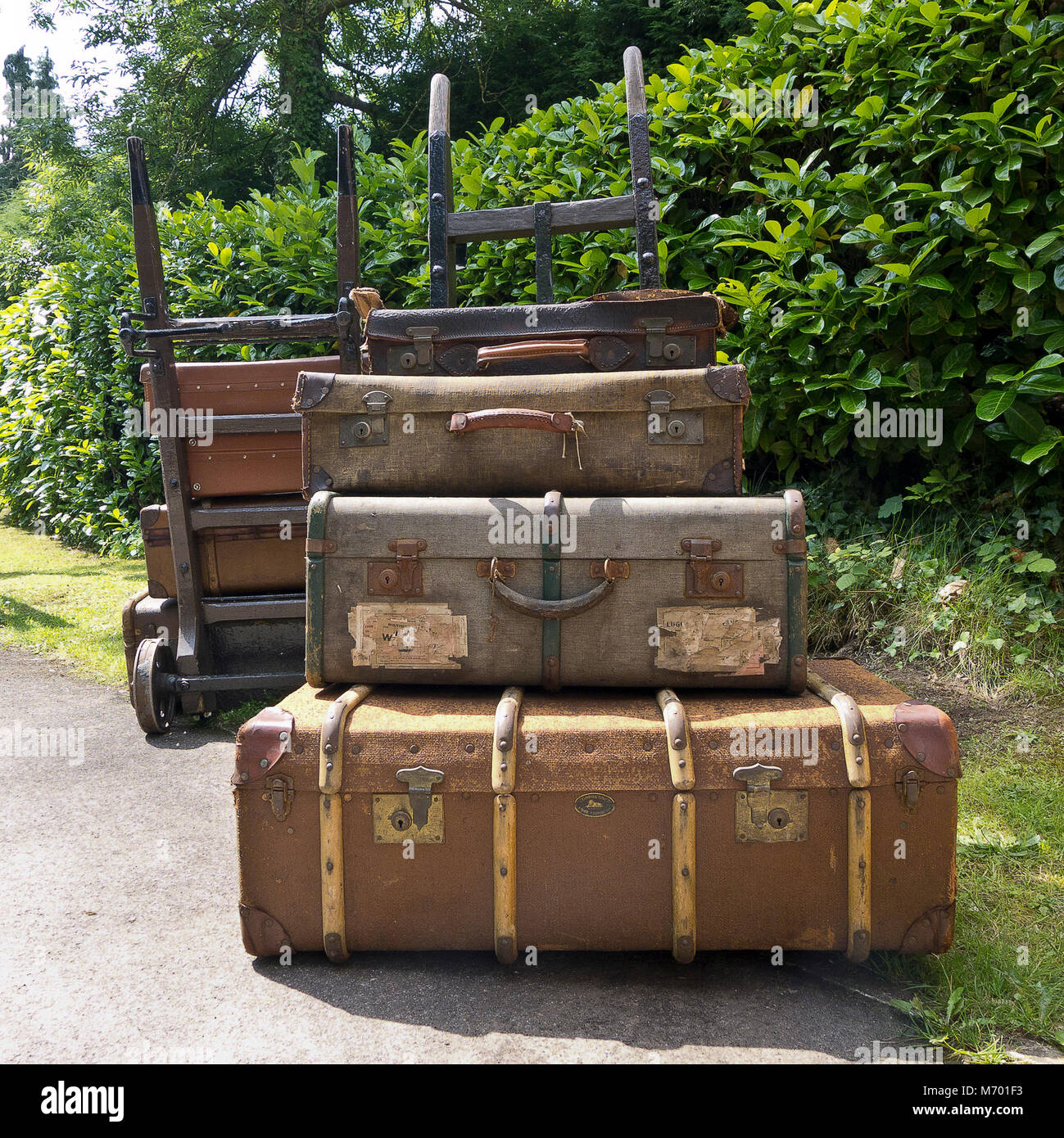 Antike koffer und reisekoffer -Fotos und -Bildmaterial in hoher ...