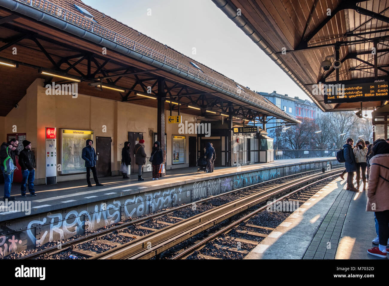 Friedrichshain u bahn -Fotos und -Bildmaterial in hoher Auflösung – Alamy