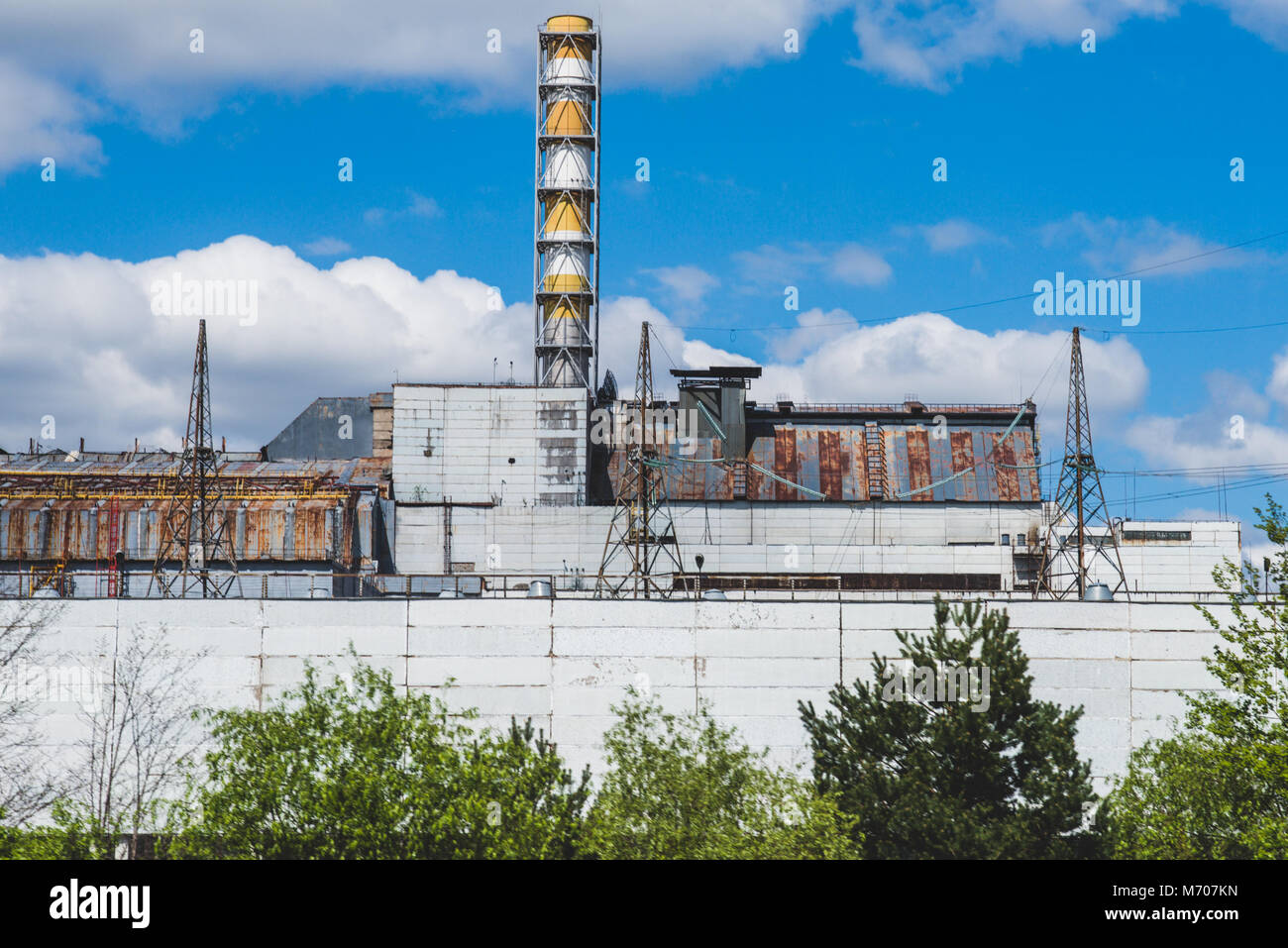 Ukraine, Tschernobyl: zurueckgelassenen Fahrzeuge, Häuser und Orte aus ...