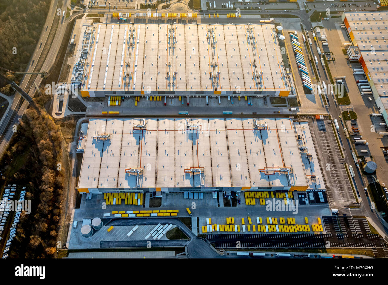 Amazon logistics center dortmund -Fotos und -Bildmaterial in hoher ...