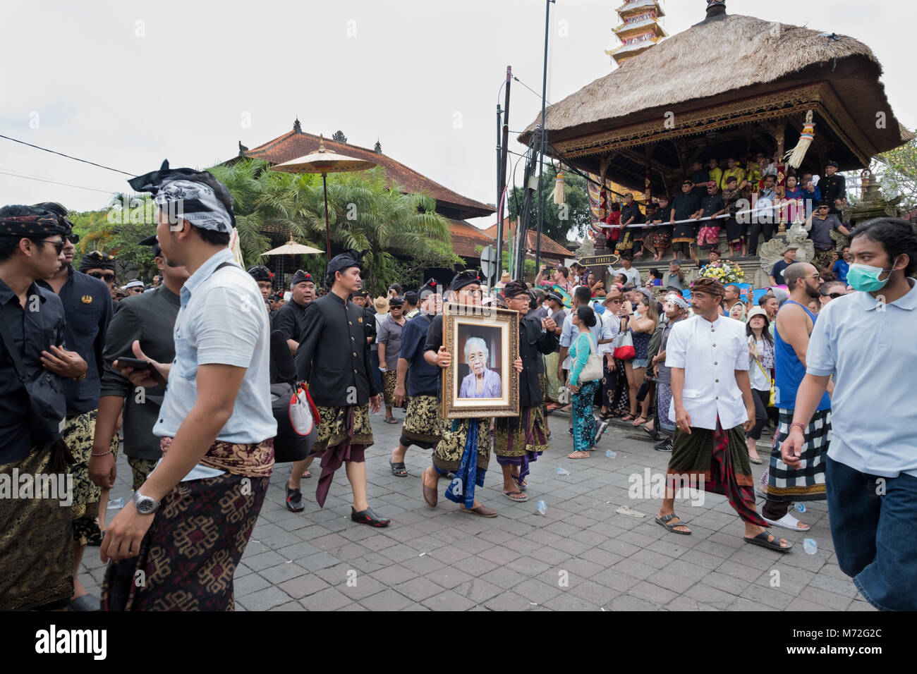Ubud königsfamilie beerdigung -Fotos und -Bildmaterial in hoher ...