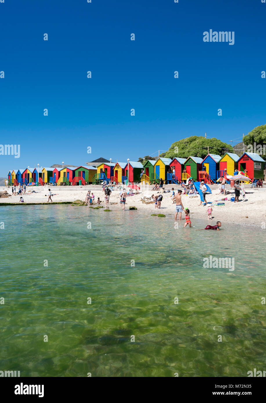 Bunter pool -Fotos und -Bildmaterial in hoher Auflösung – Alamy