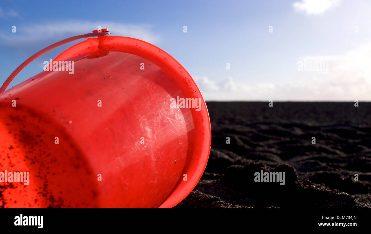 Dunkler eimer -Fotos und -Bildmaterial in hoher Auflösung – Alamy