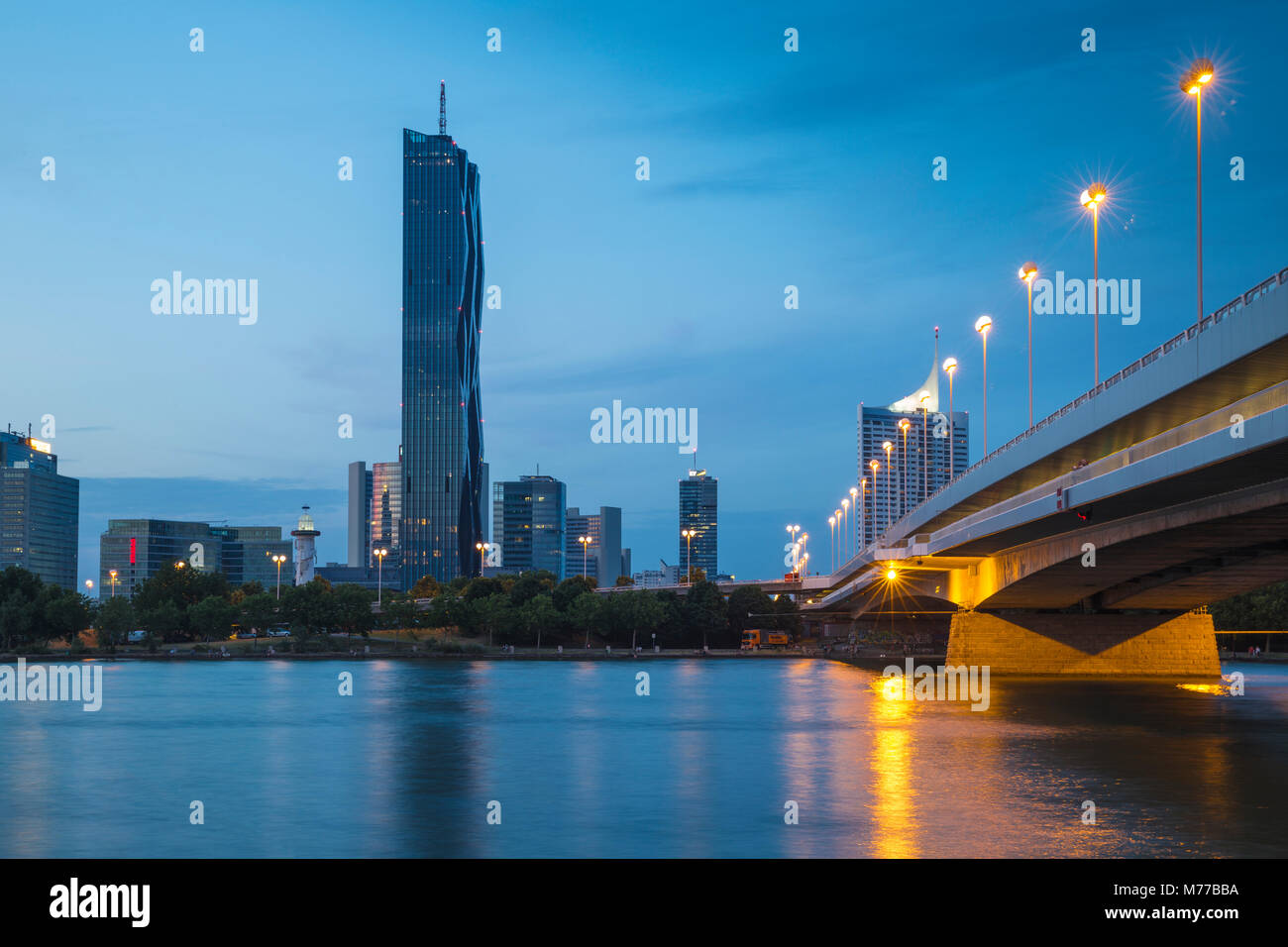 Donau City und DC-Gebäude in der Neuen Donau, Wien, Österreich, Europa ...