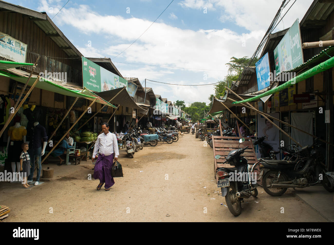Longyi myanmar -Fotos und -Bildmaterial in hoher Auflösung – Alamy