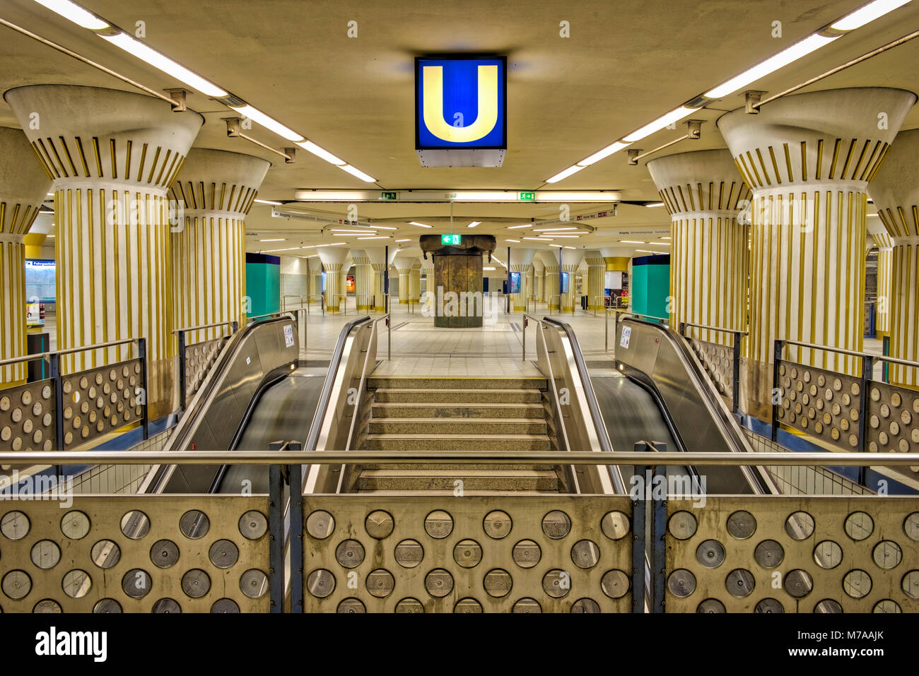 Frankfurter u bahn station -Fotos und -Bildmaterial in hoher Auflösung ...