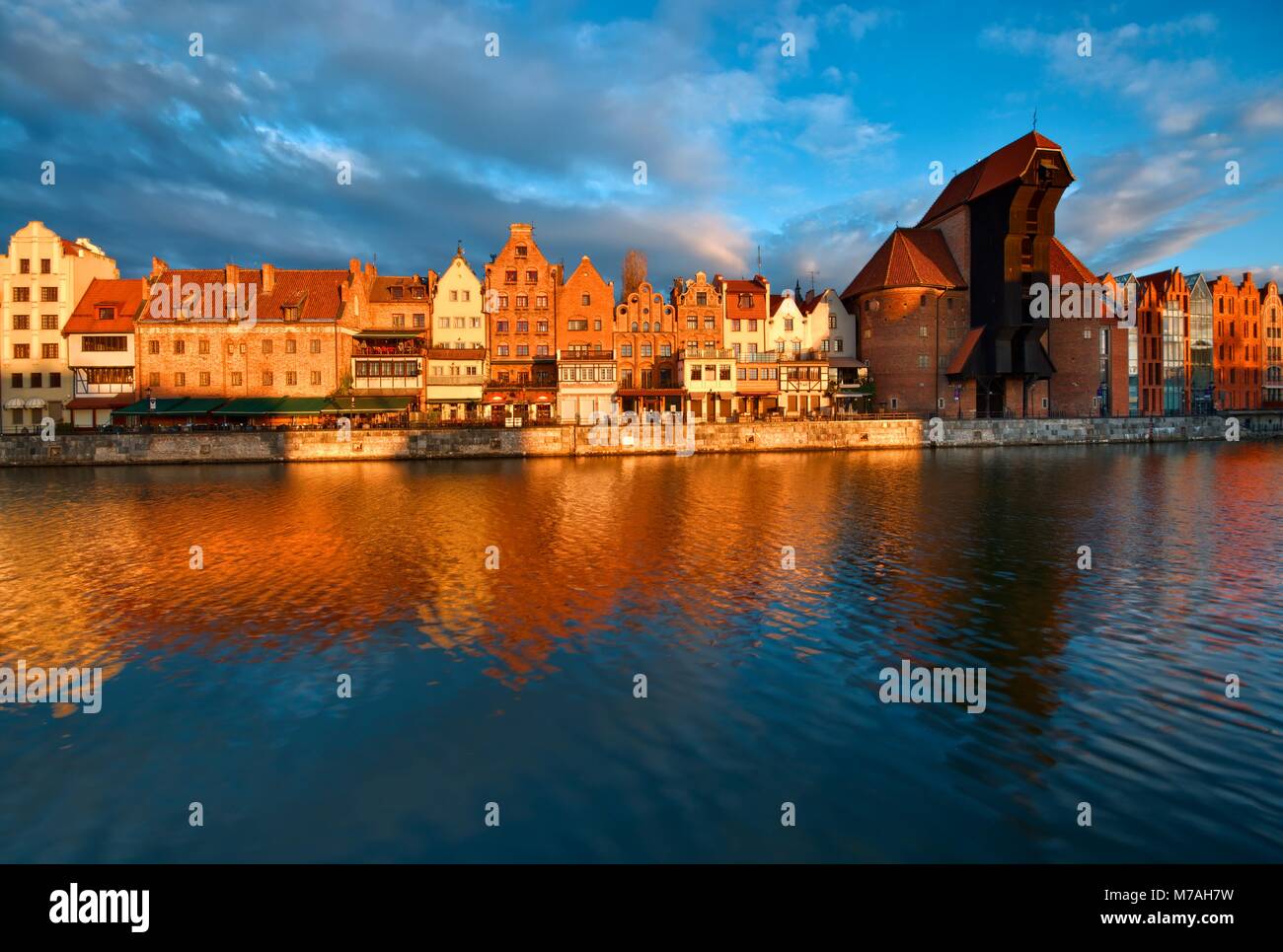 Lange Damm und Fluss Mottlau in der Altstadt von Danzig, Polen bei ...