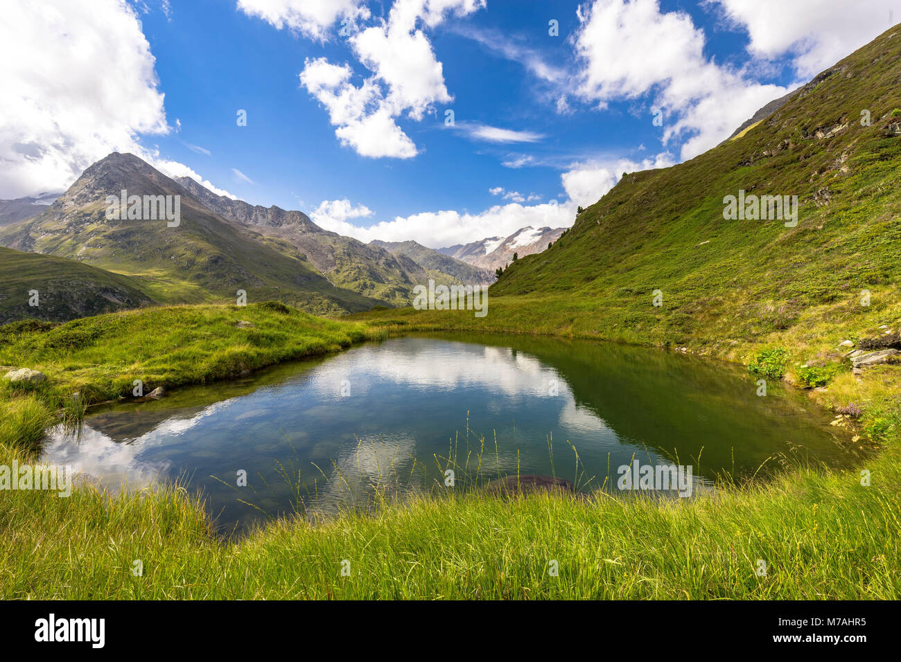 Kleiner bergsee im otztal -Fotos und -Bildmaterial in hoher Auflösung ...