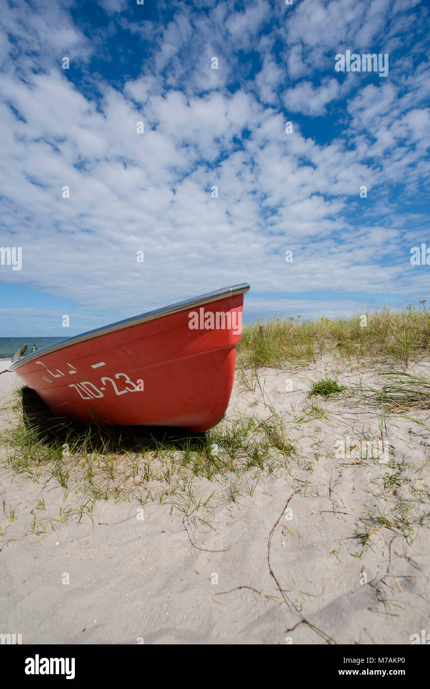 Boot gestrandet am strand -Fotos und -Bildmaterial in hoher Auflösung ...