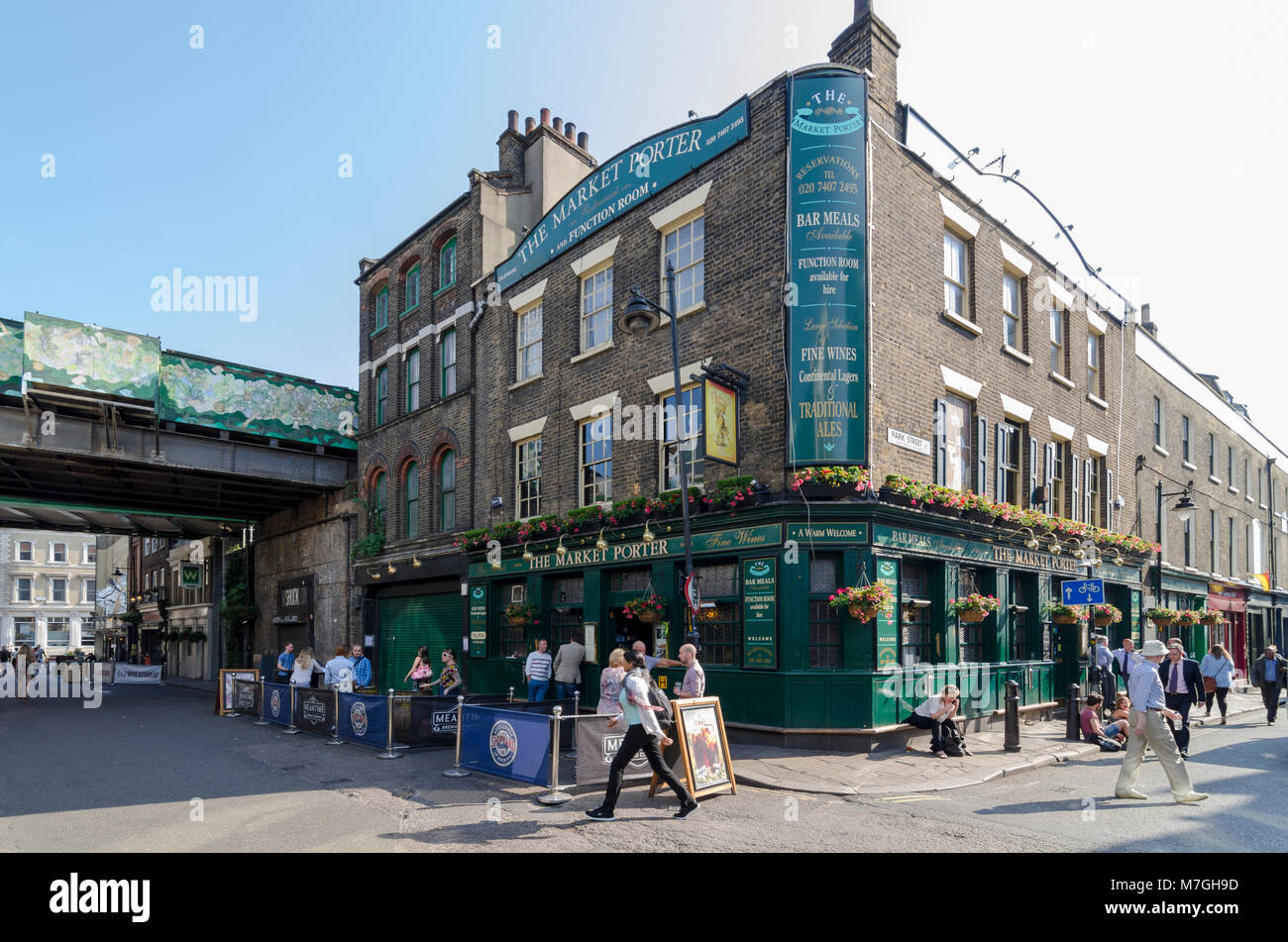 The market porter -Fotos und -Bildmaterial in hoher Auflösung – Alamy