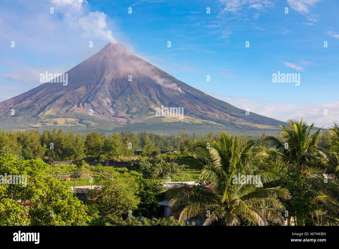 Mayon volcano eruption -Fotos und -Bildmaterial in hoher Auflösung – Alamy